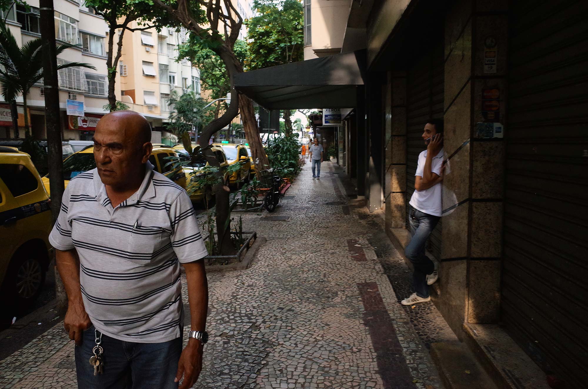 28mm Vs. 40mm Lens Comparison for Street Photography