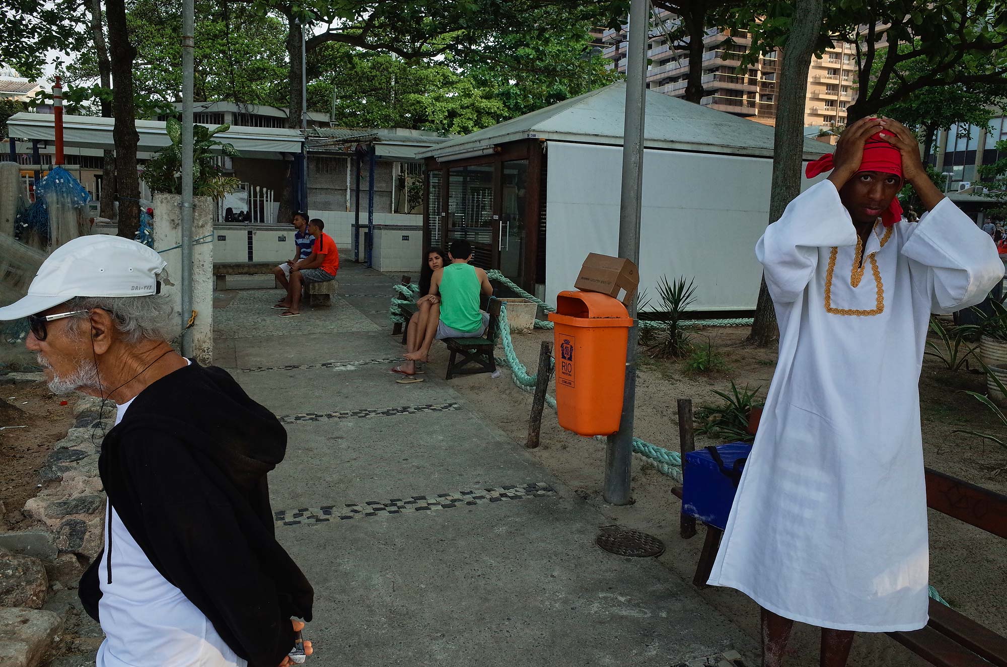 28mm Vs. 40mm Lens Comparison for Street Photography